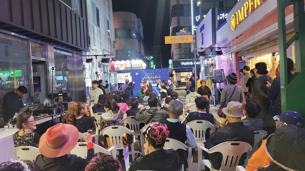 홍성 글바페 55만명 후광으로…상설시장·명동상가 ‘북적’